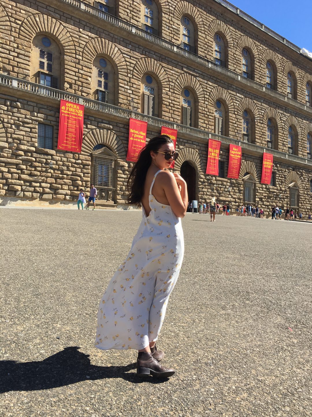 Meet Violet Somers – The Extravagant