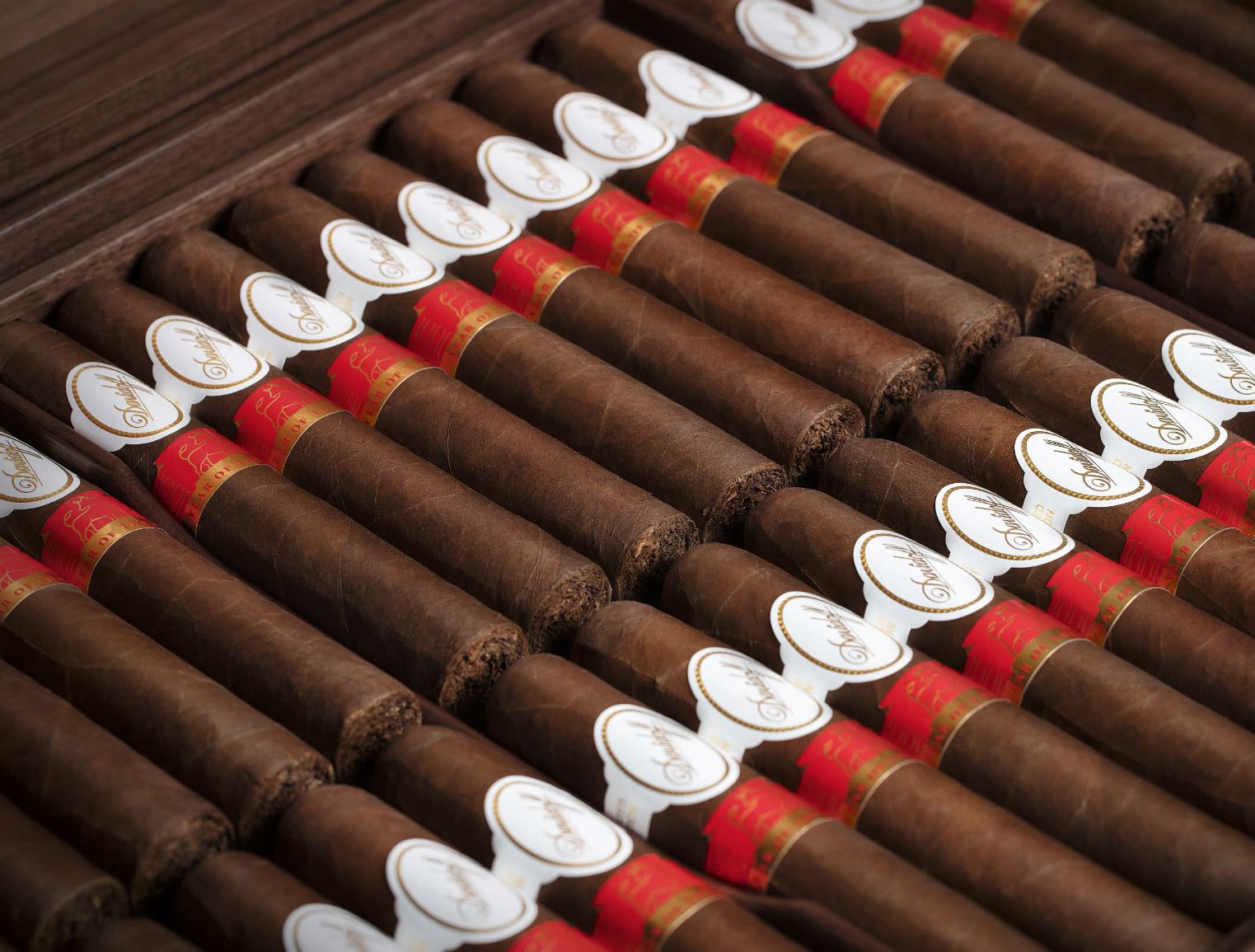 Davidoff Celebrates Year Of The Ox with a Masterpiece Humidor & Pipe ...